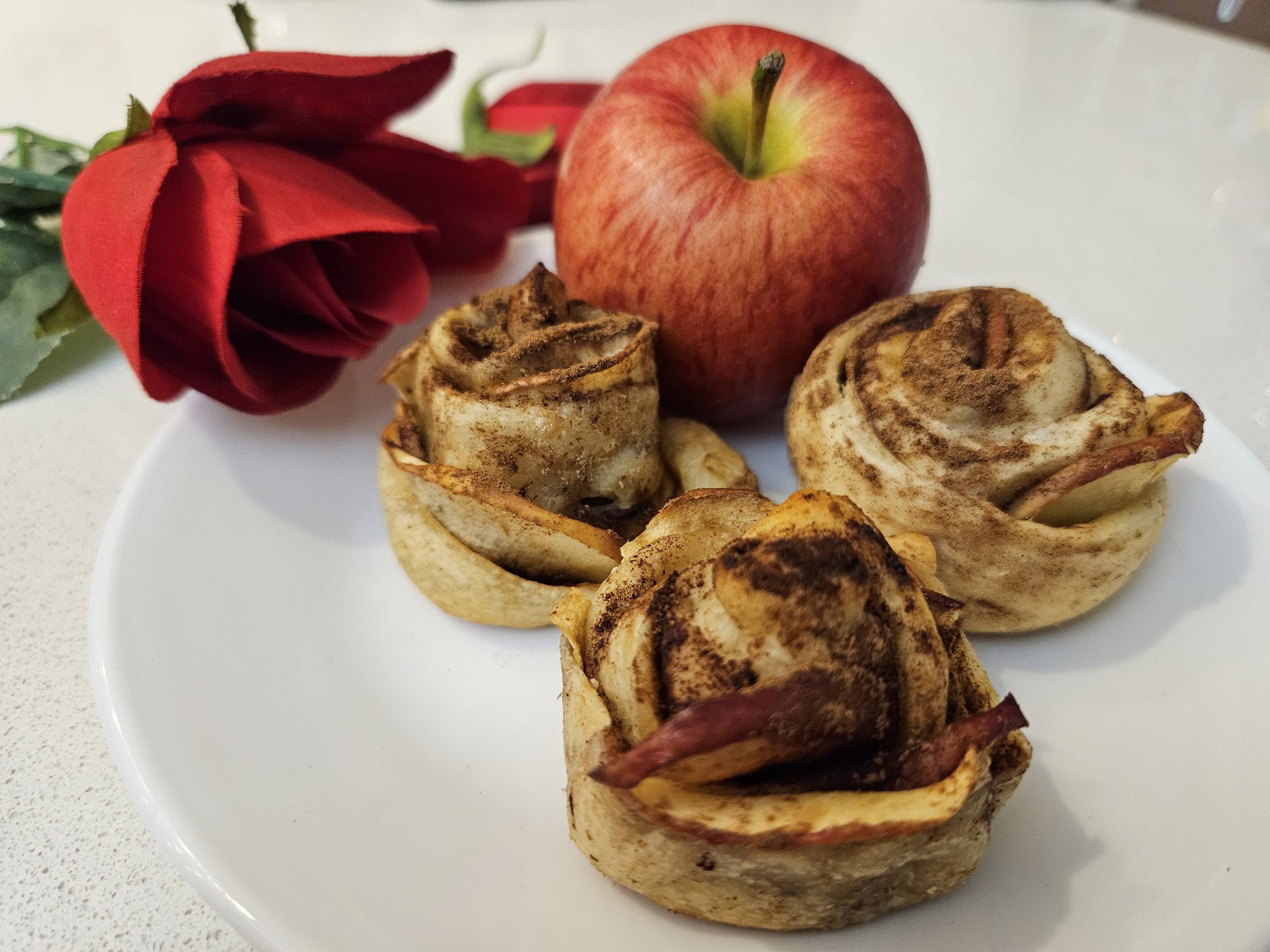 6 Irresistible Puff Pastry Apple Roses For Valentine's Day